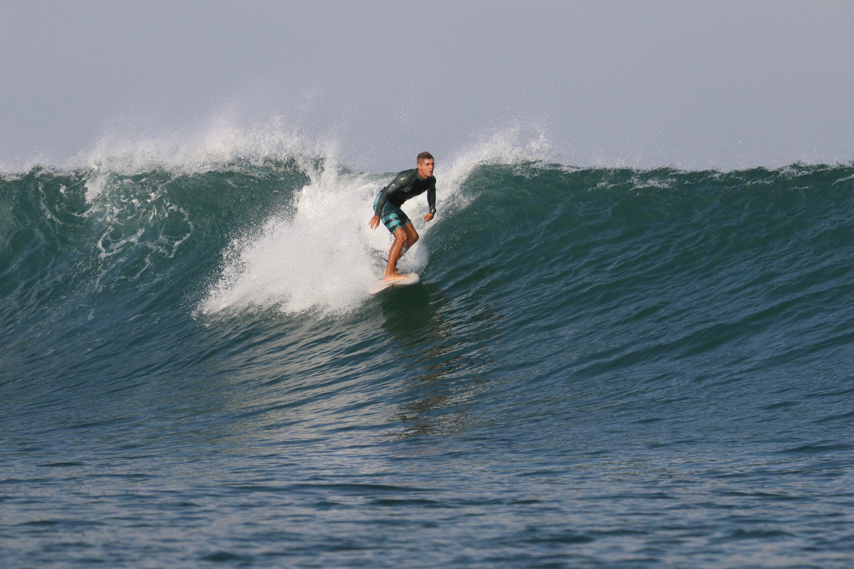 Школа серфинга на Бали iSurfClub - профессиональные тренировки по ...