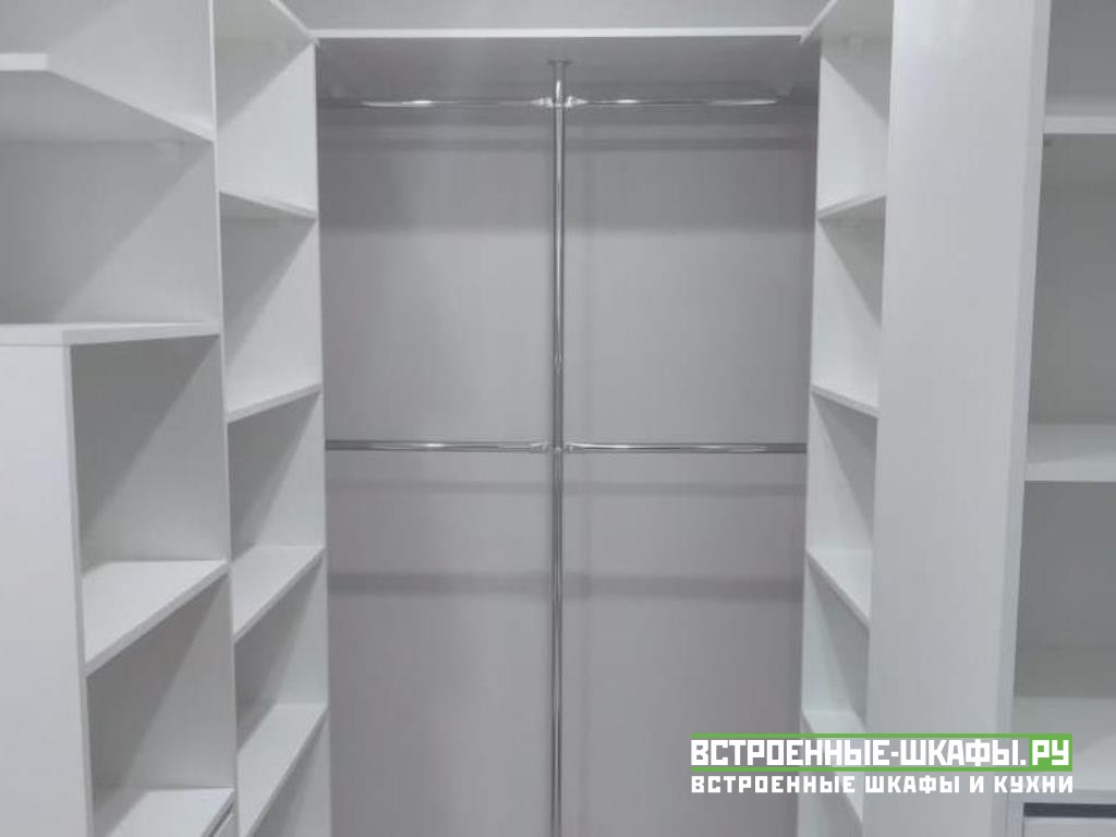Встроенный гардеробный шкаф в прихожую с дверями купе - Пример работы №86
