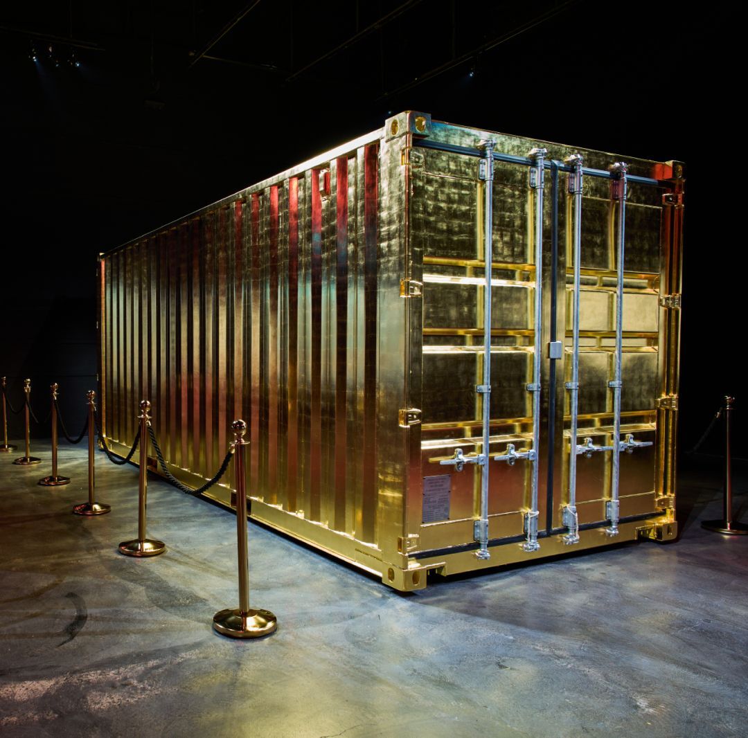 Golden Container | Инсталляция