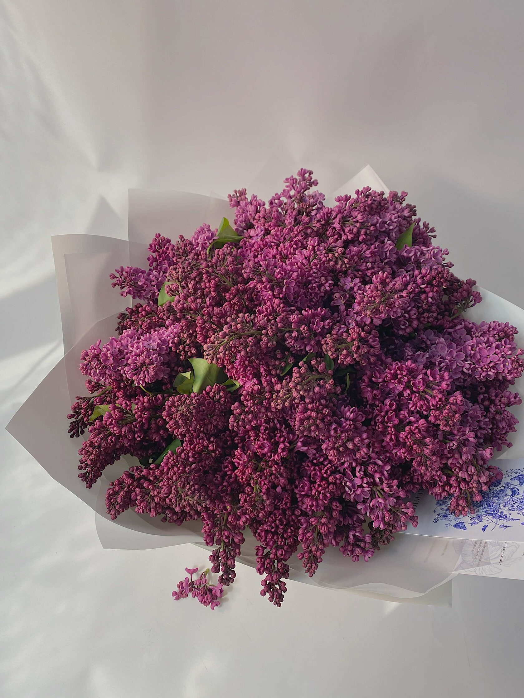 Весенний букет сирени – купить авторский букет с ветками сирени в ...