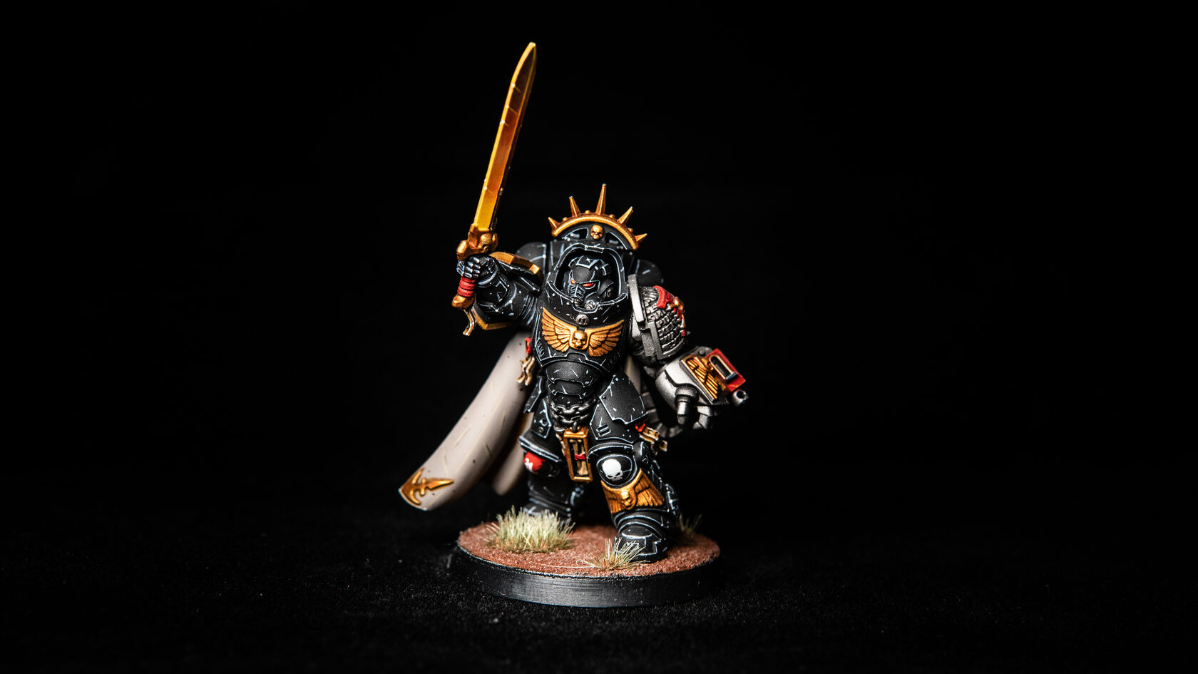 Primaris Captain in Gravis armor