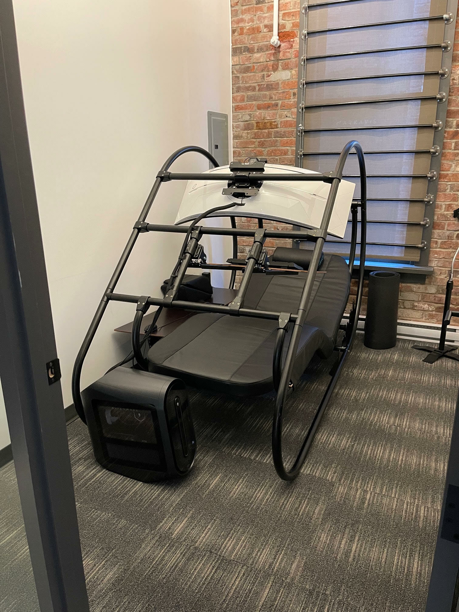 Levus Zero Gravity Workstation