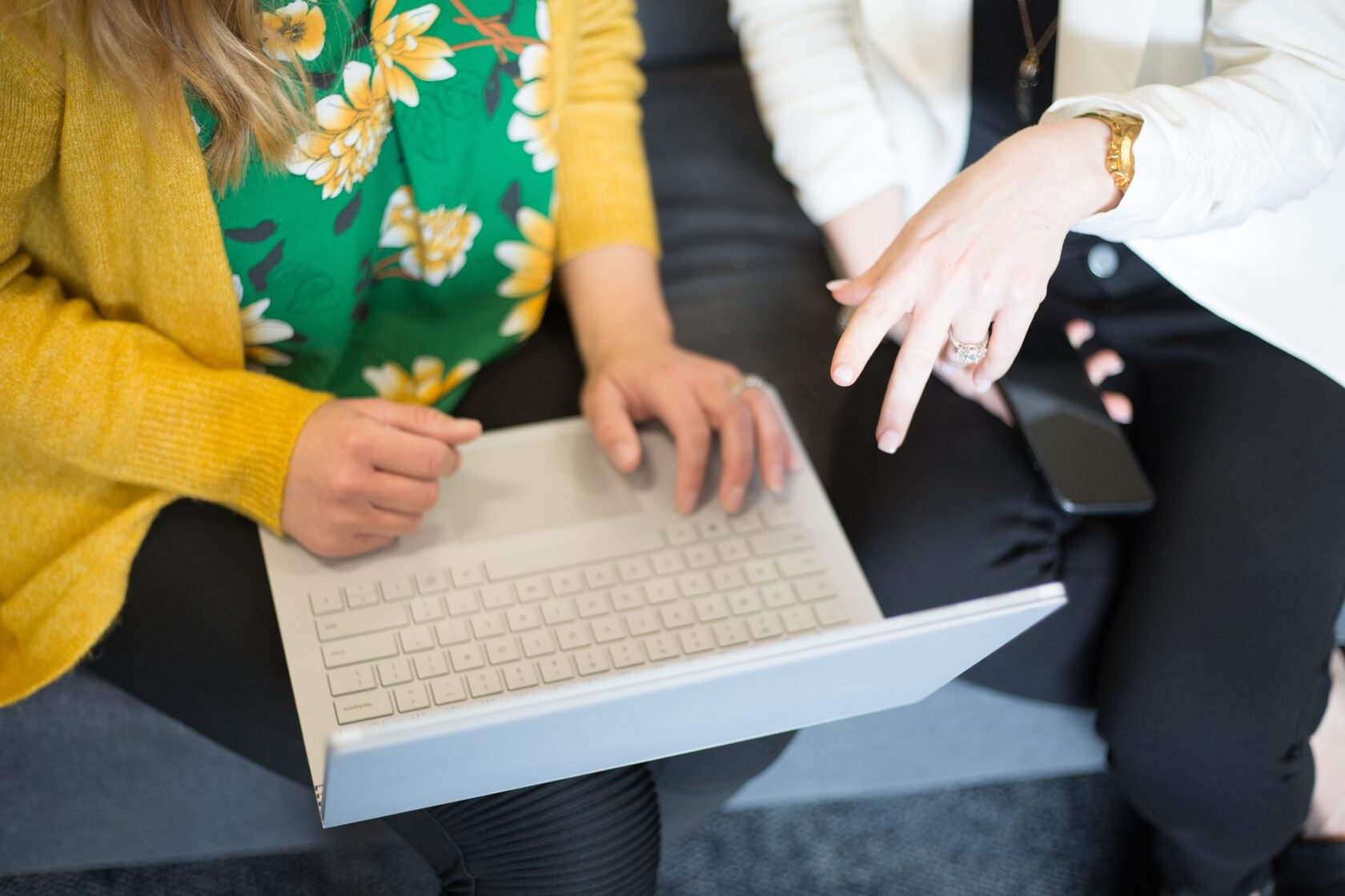 Dubai's Digital Nomad Community: Networking and Events