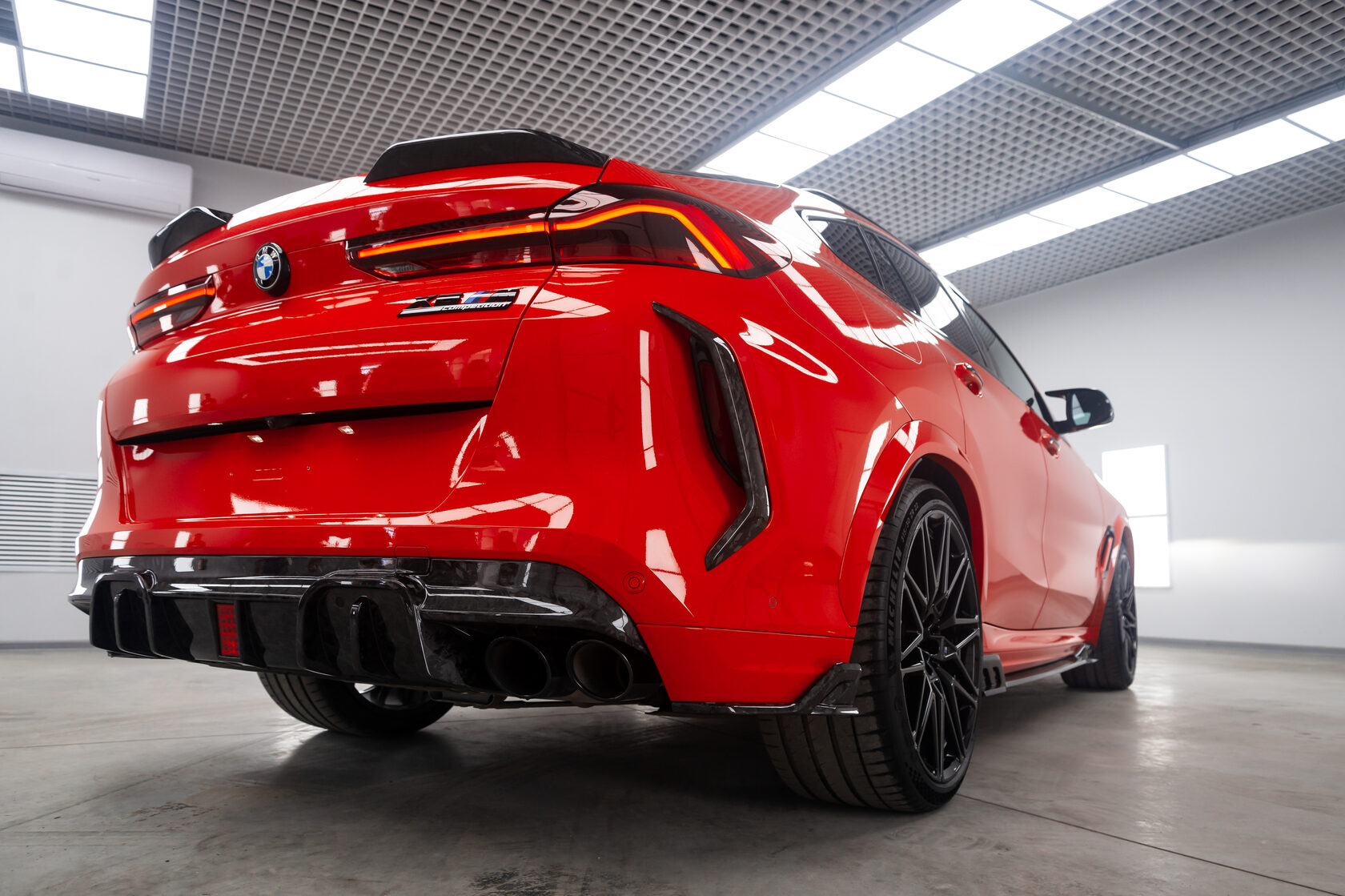 BMW X6m F96 Red