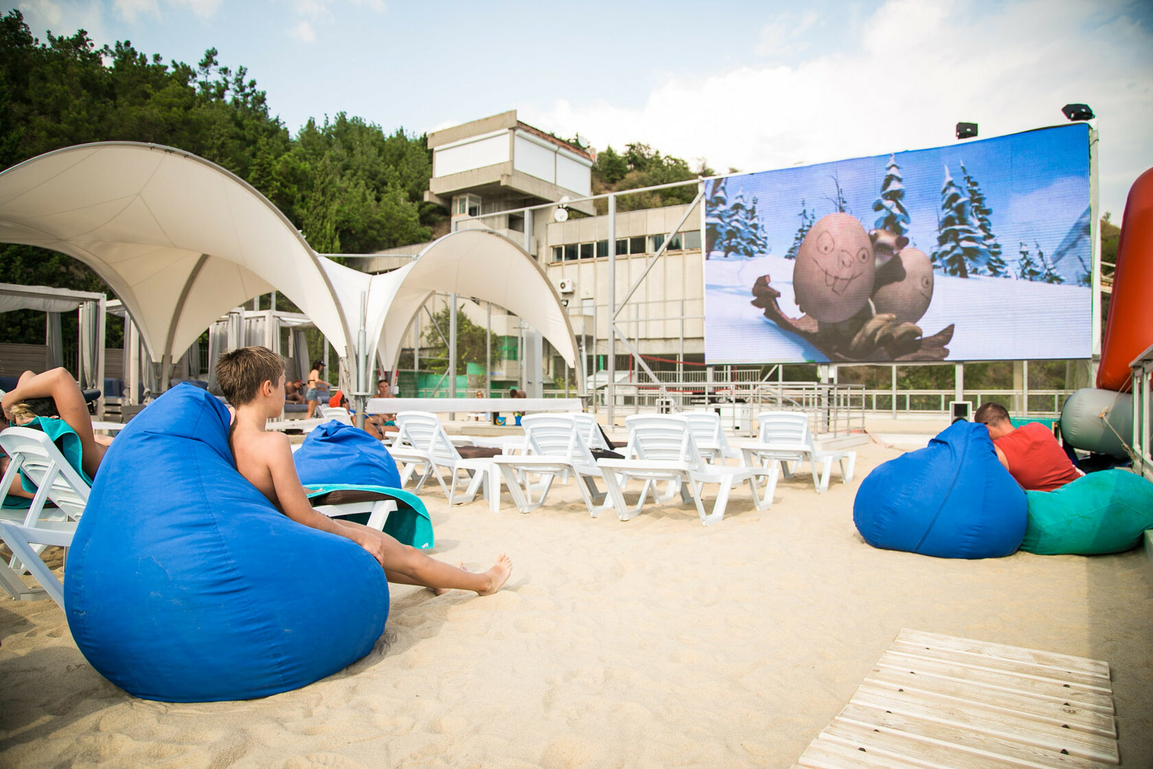 Аренда светодиодного LED (ЛЕД) экрана: для сцены, рекламы, мероприятий