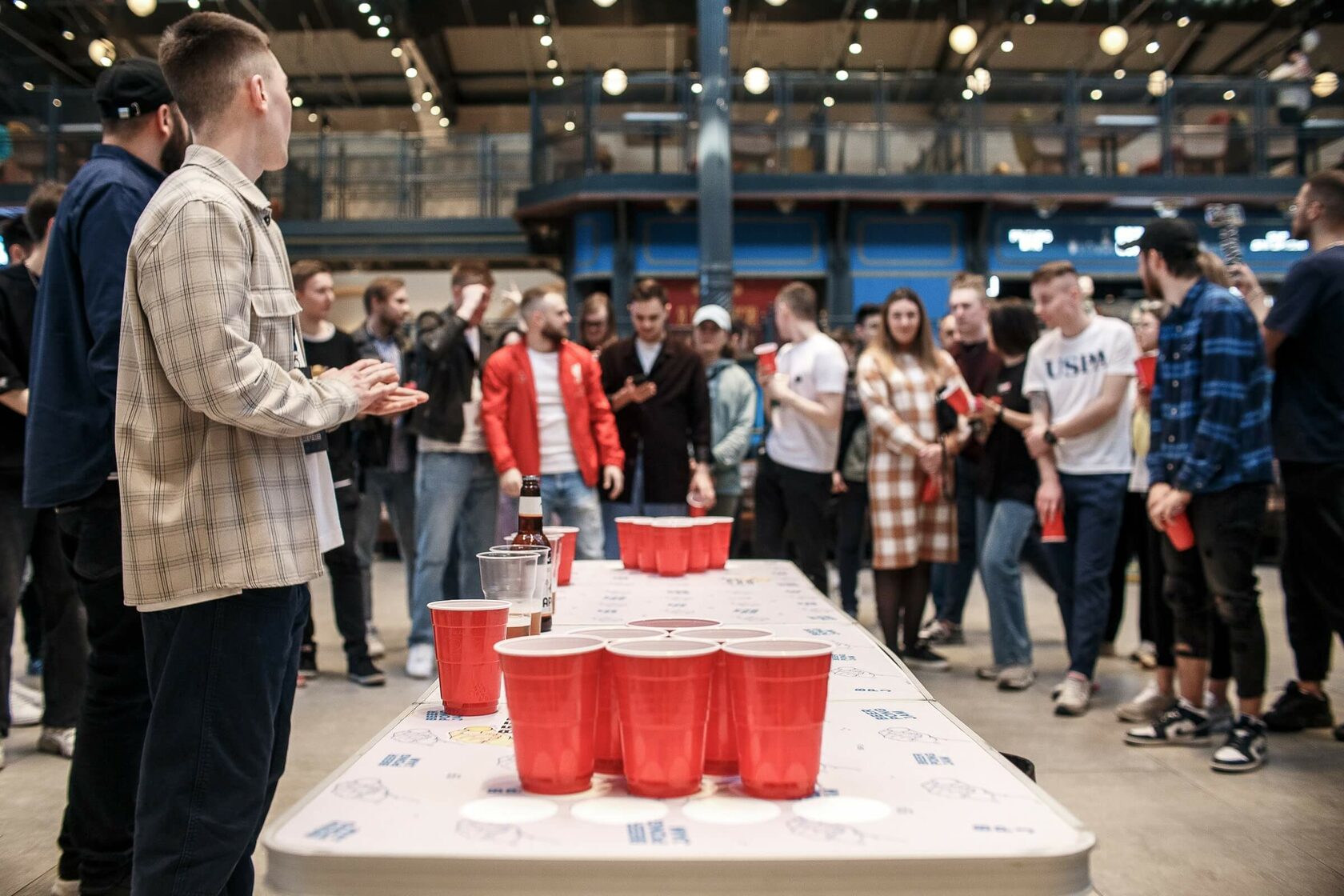 Стол для бирпонга. Культовая студенческая игра на ваше мероприятие