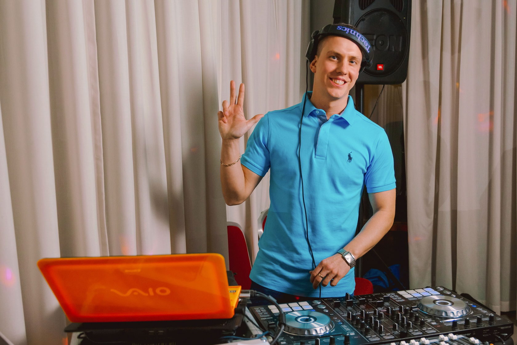 Диджей DJ на выпускной в СПБ - заказать услуги диджея узнать цены стоимость
