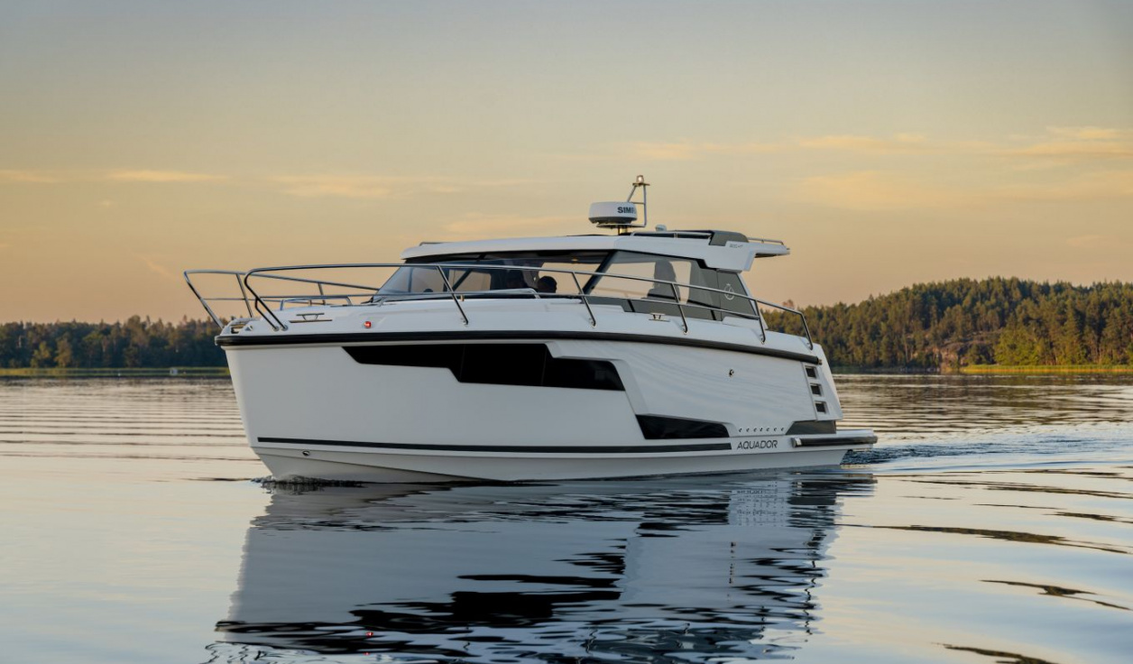 Купить катер с полурубкой Aquador 300 HT (2024)