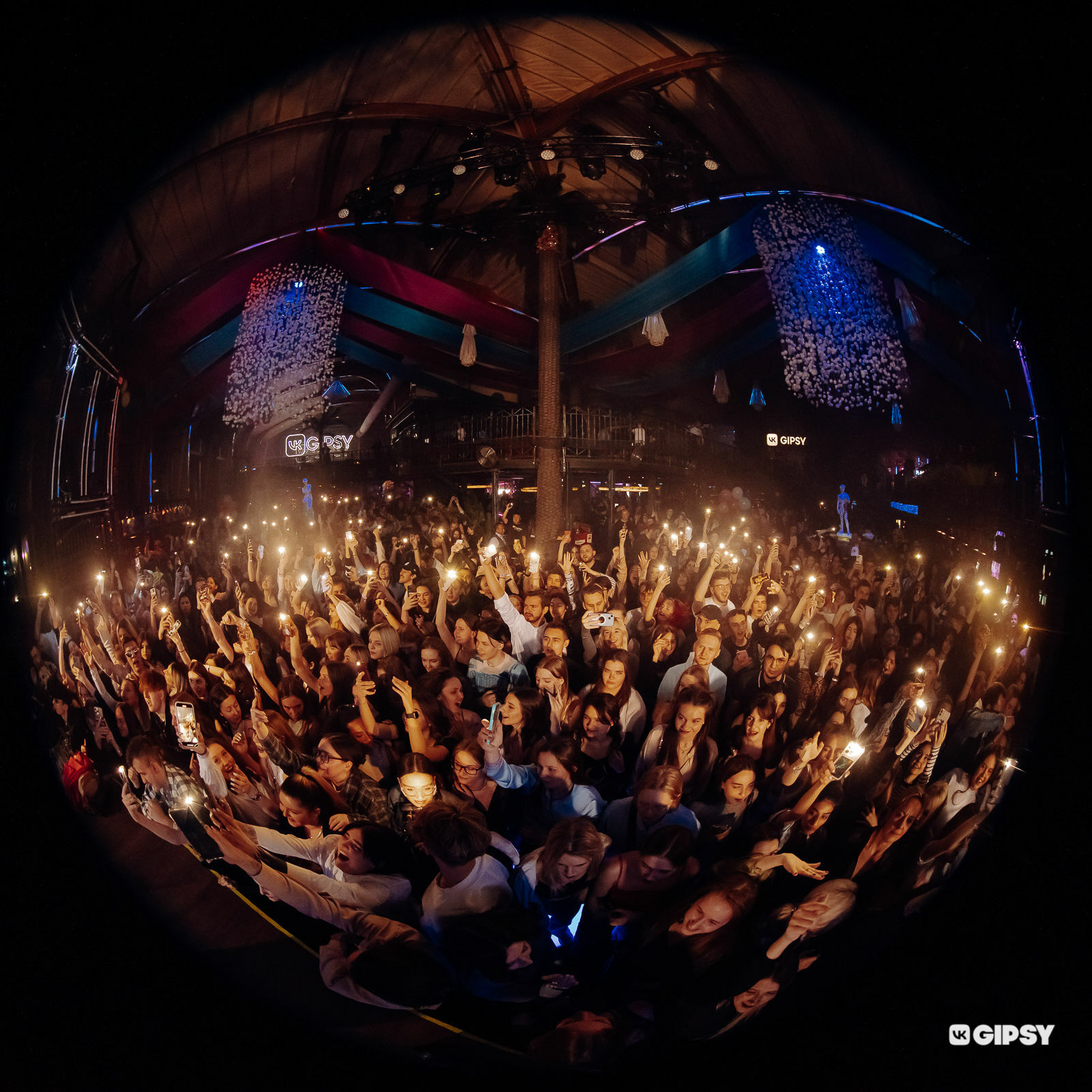 Фотоотчёт концерта ANIKV в бар клубе VK Gipsy. 21.04.2023