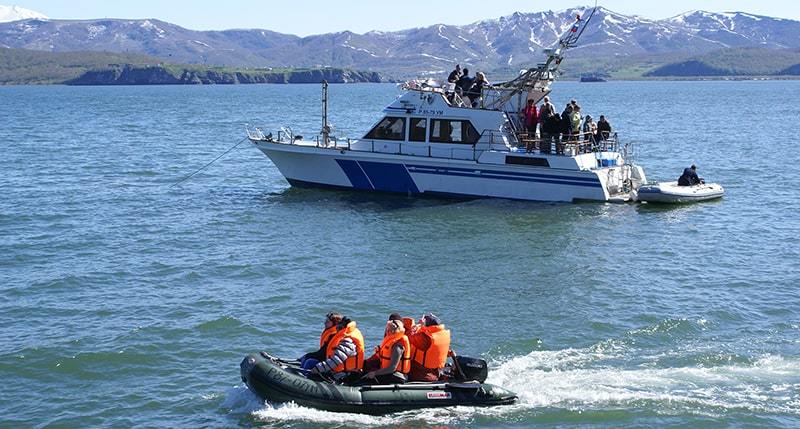 Avacha bay boat excursion