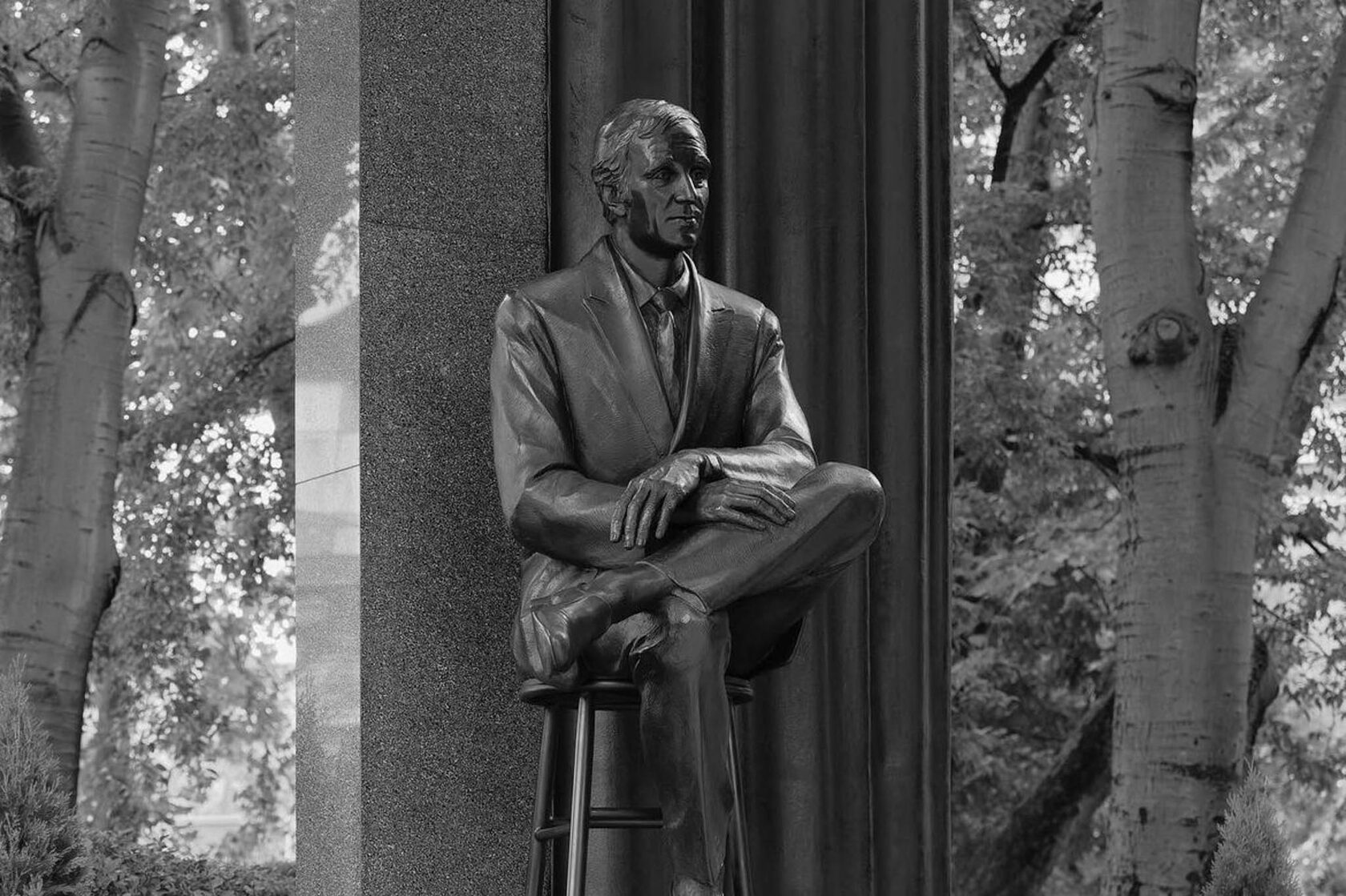 Inauguration de la statue de Charles Aznavour à Varna