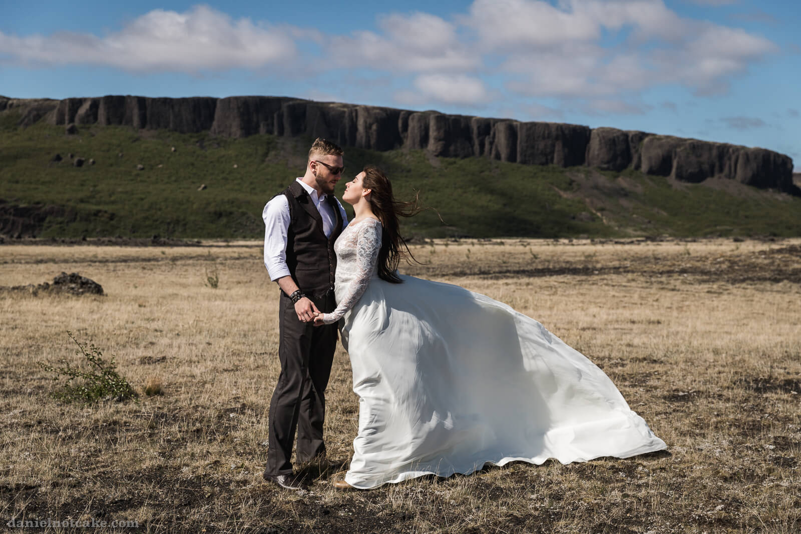 Engagement photo shoot in Iceland - Vic Skogafoss Seljalandsfoss