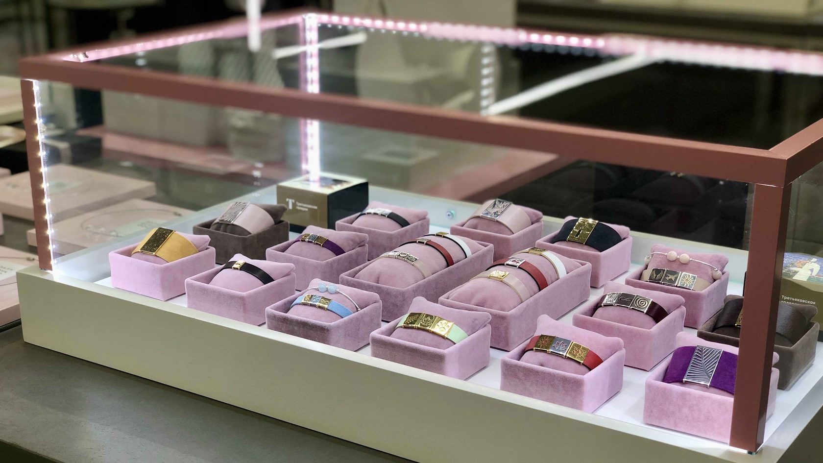 Магазины и контакты | tomaa