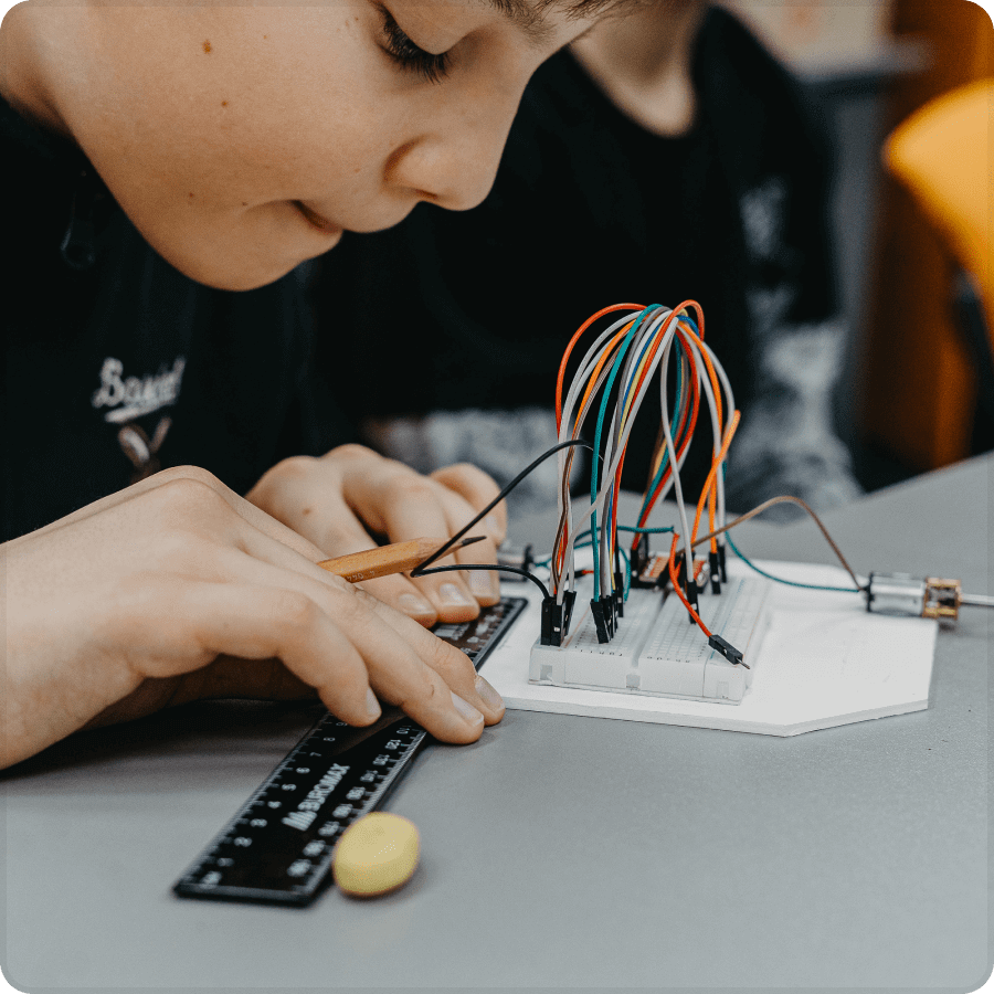 Школа робототехніки для дітей від 8 до 16 років записуйся на курси ...