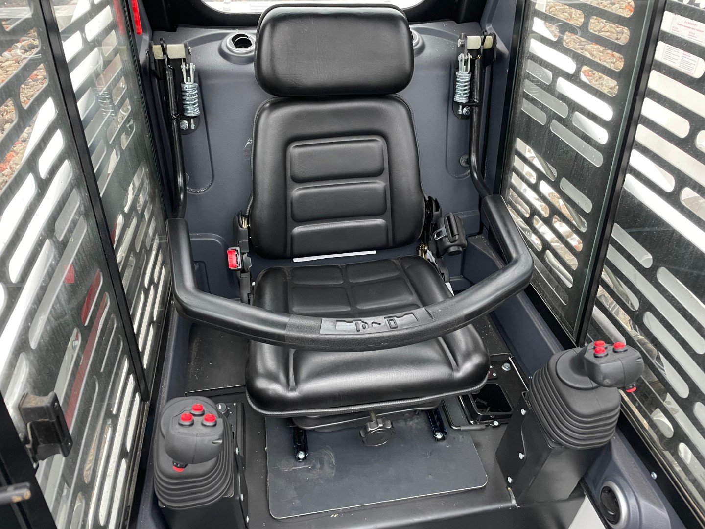 Продажа мультифункциональных погрузчиков с бортовым поворотом WECAN