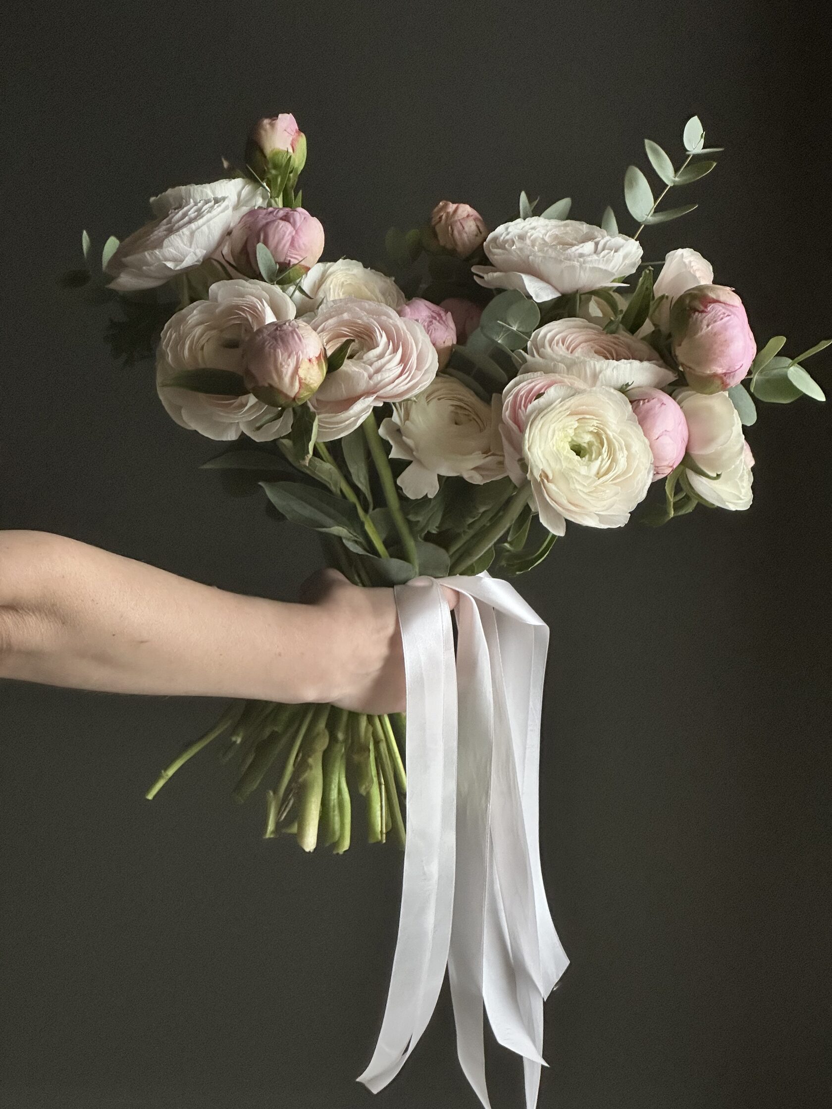 «Люби цветы» | Авторские букеты с доставкой в Туле от цветочной мастерской