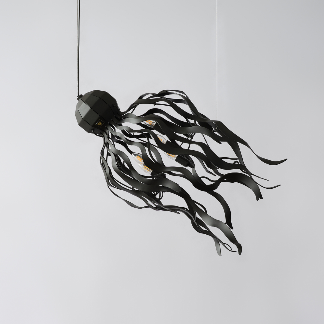 Дизайнерские люстры и светильники из металла ручной работы.