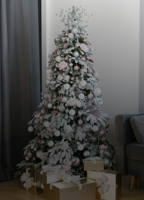 Дизайнерские ёлки и новогоднее оформление пространств | Три Ёлки