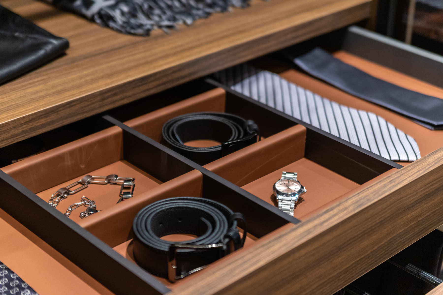 Открытая гардеробная Monoform