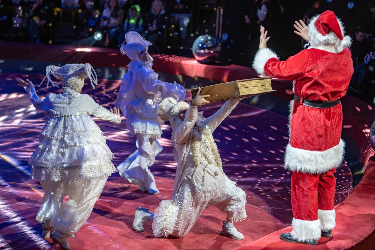 The Grinch Adventures New Year's season was successfully completed on ...