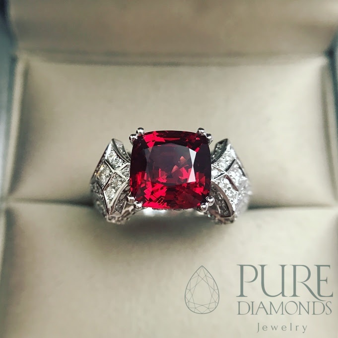 Купить золотое кольцо с шпинелью 3,6 карата в Москве