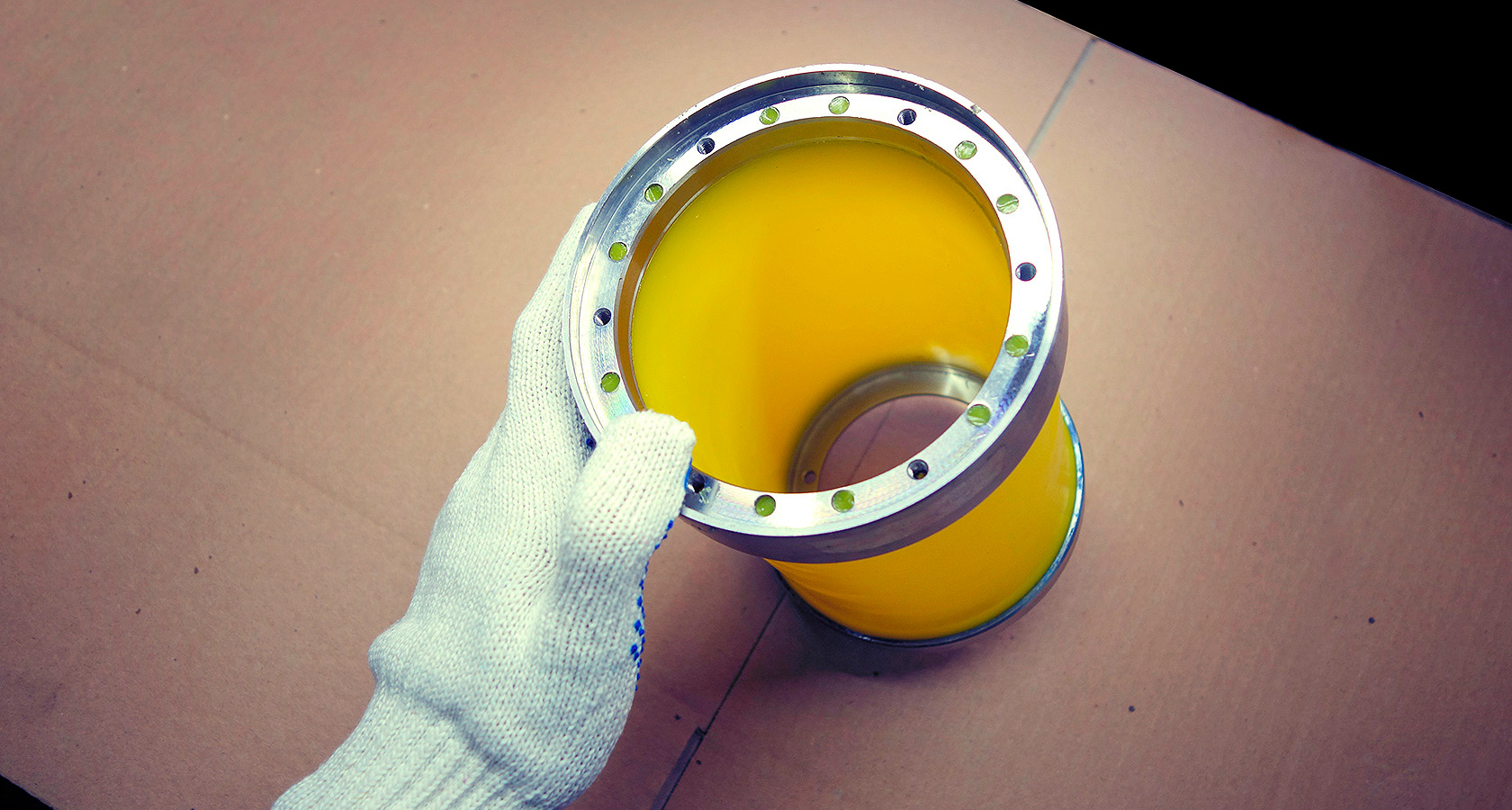 Любые изделия из полиуретана, силикона и твердой пластмассы