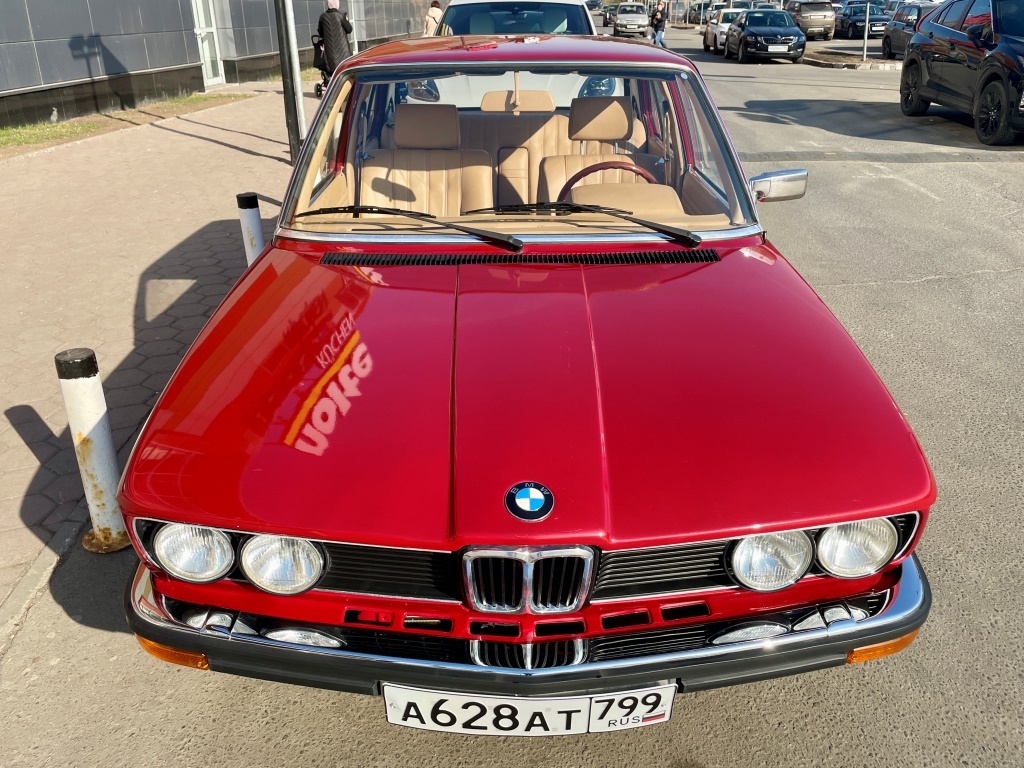 BMW 520i (e12)