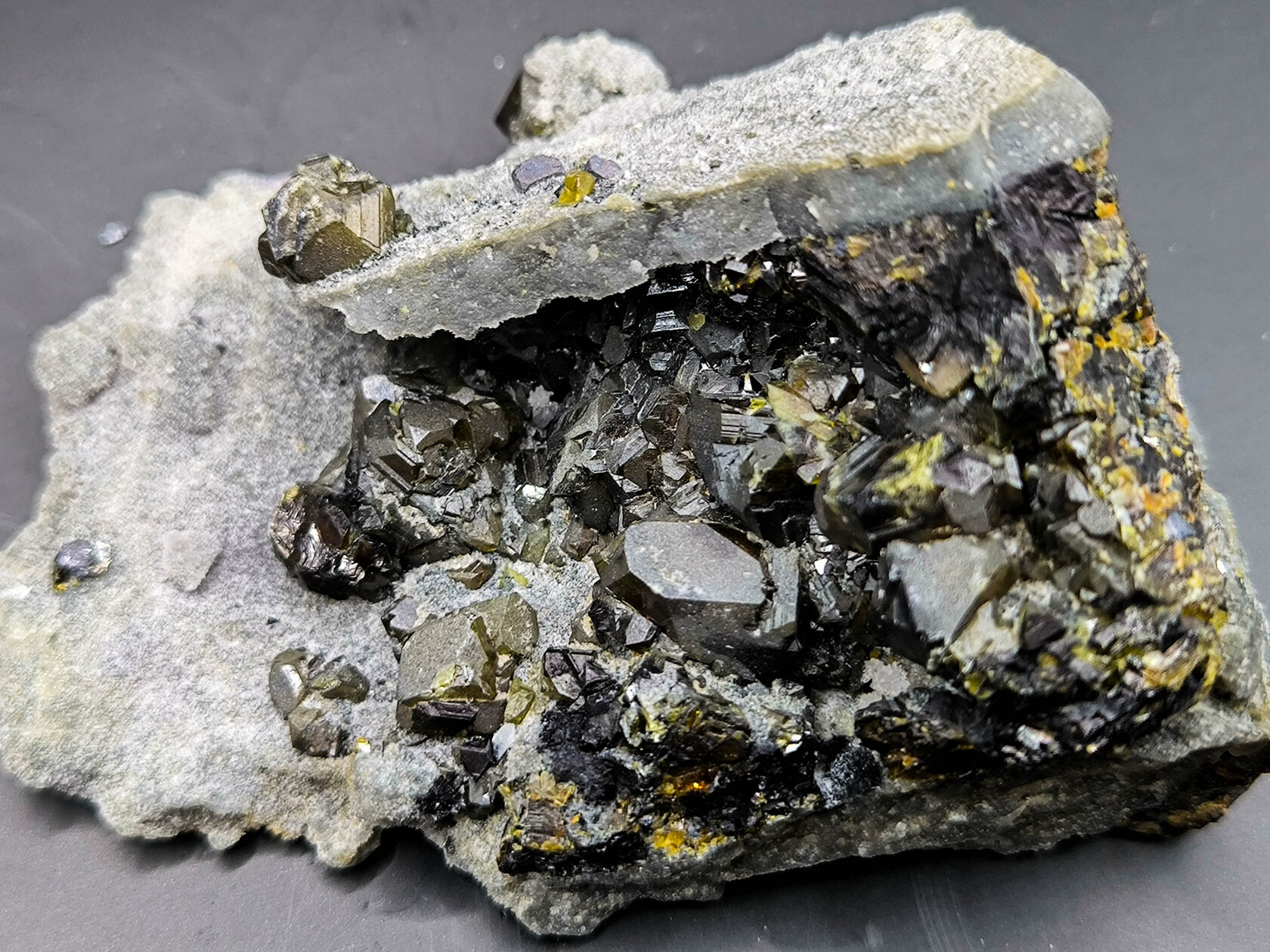 Mineral Luster — Types, Examples and Guide to Crystal Shine | NotOnlyRocks