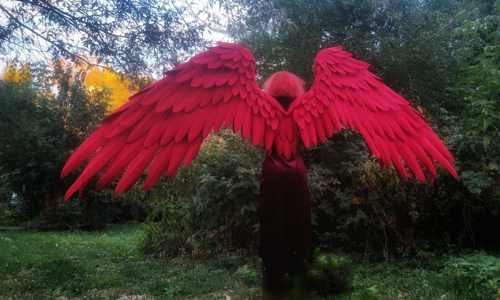 Large red movable Hawk cosplay wings, photo props, wings of fire