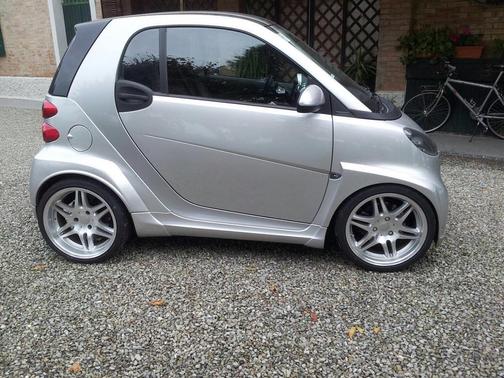 Smart Fortwo 451 with body kit silver brabus
