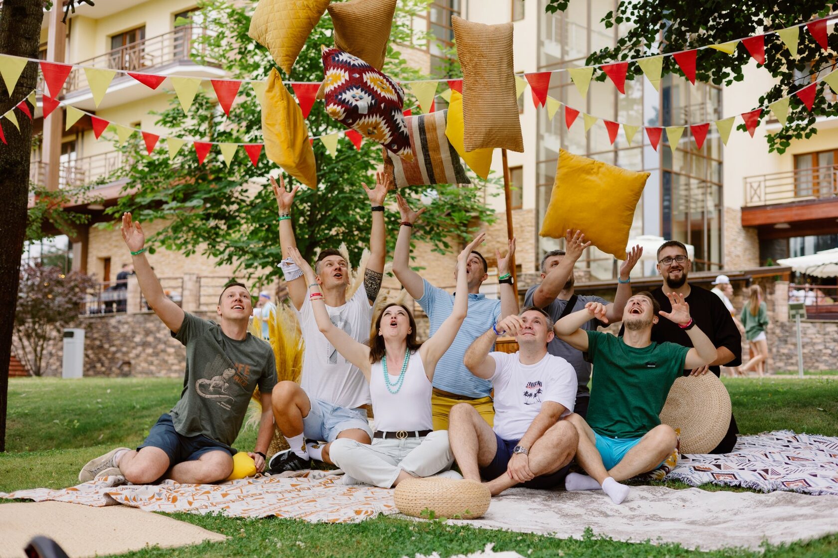 Команда IEK GROUP | Узнать больше о нашей команде на официальном сайте