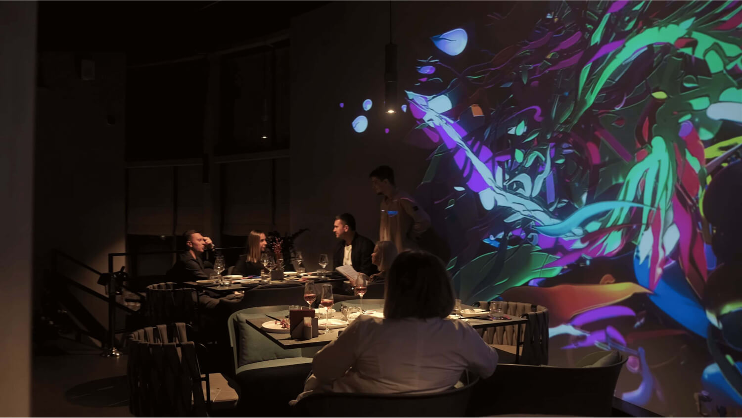 The Magic of Panoramic Projections at the "seven.zero.zero." Restaurant