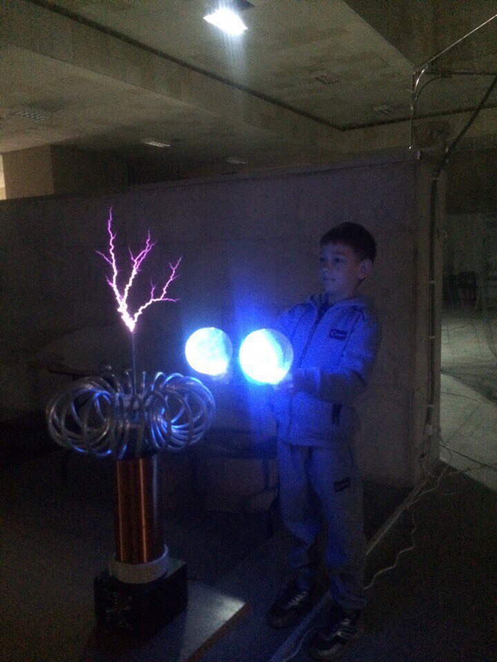 Tesla Coils, Plasma Exhibits, High Voltage Devices, Special Effects And ...