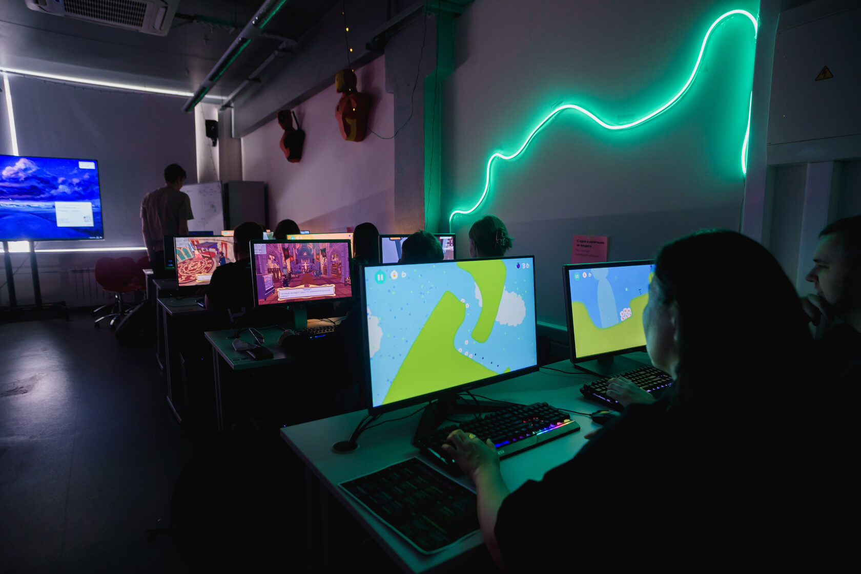 Плейтесты. Играйте в проекты выпускного курса Scream School 2025