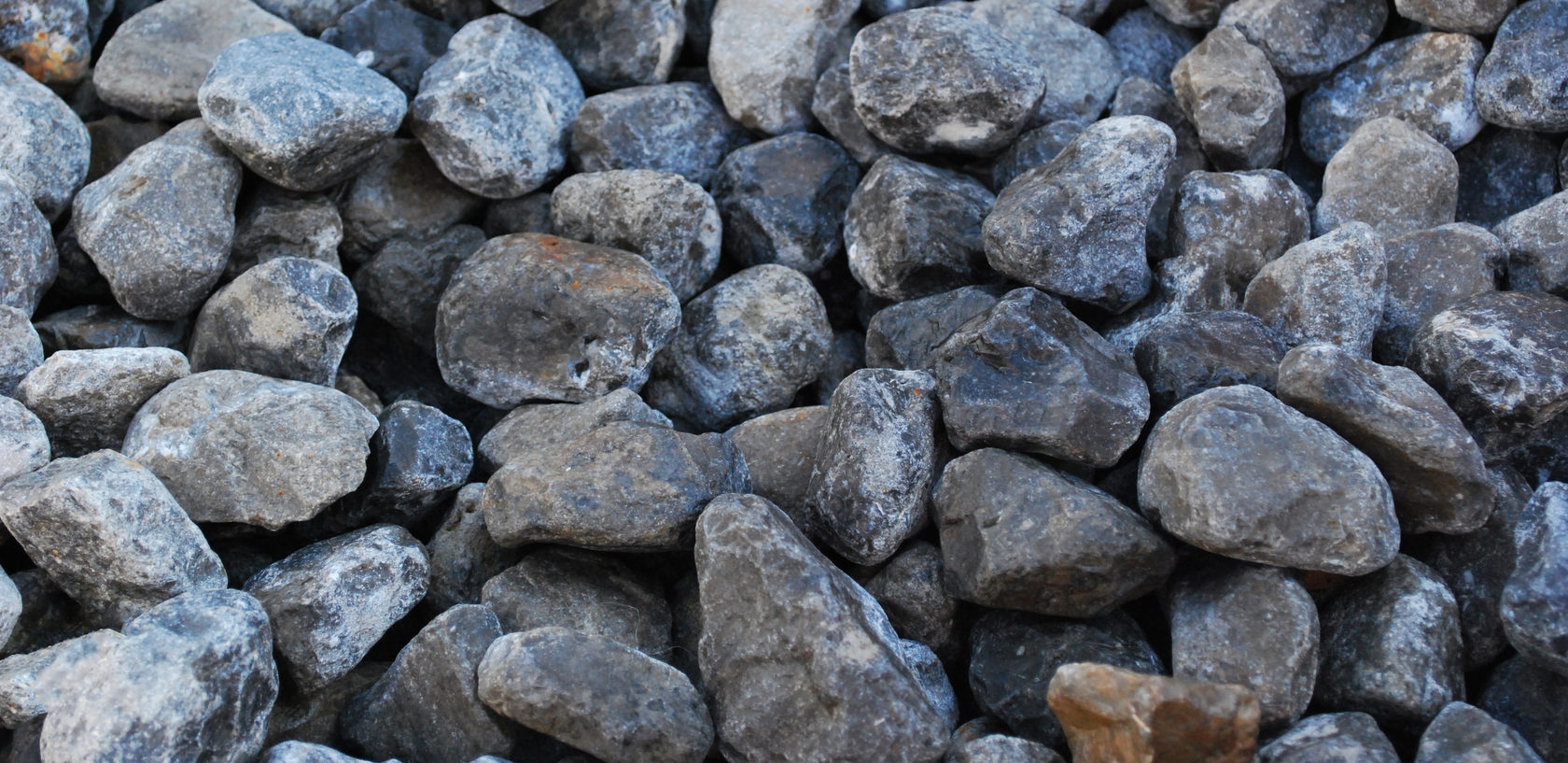 Own production. Artificial running pebbles