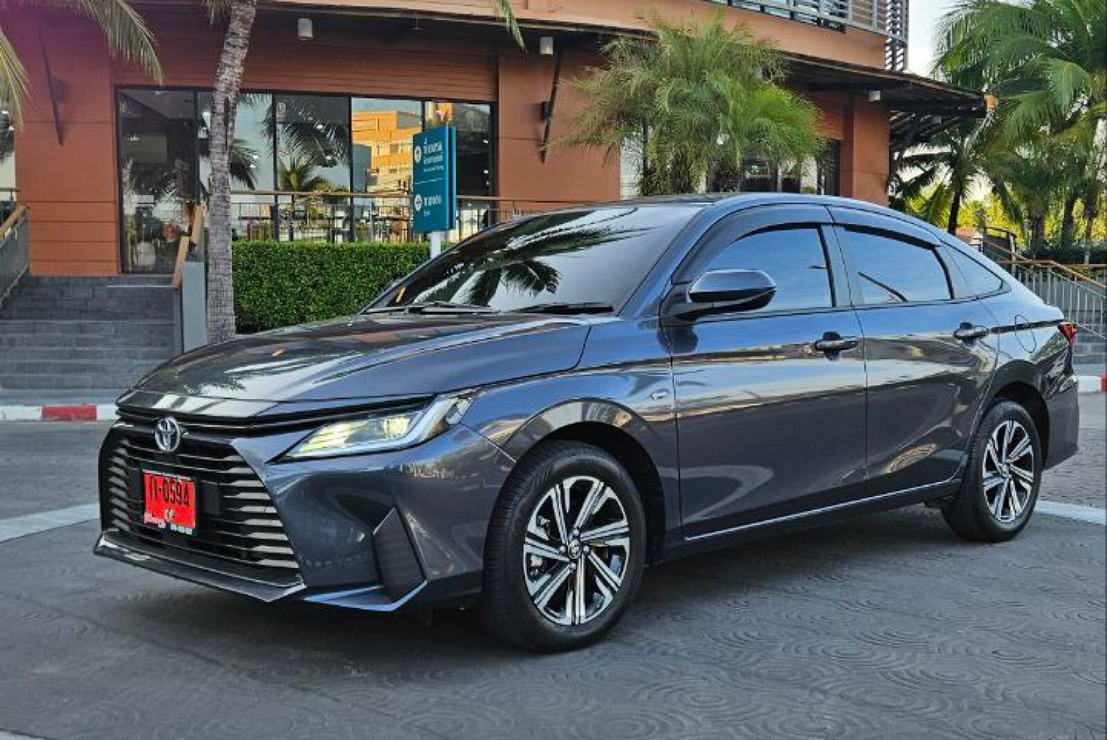 Toyota Ativ gray