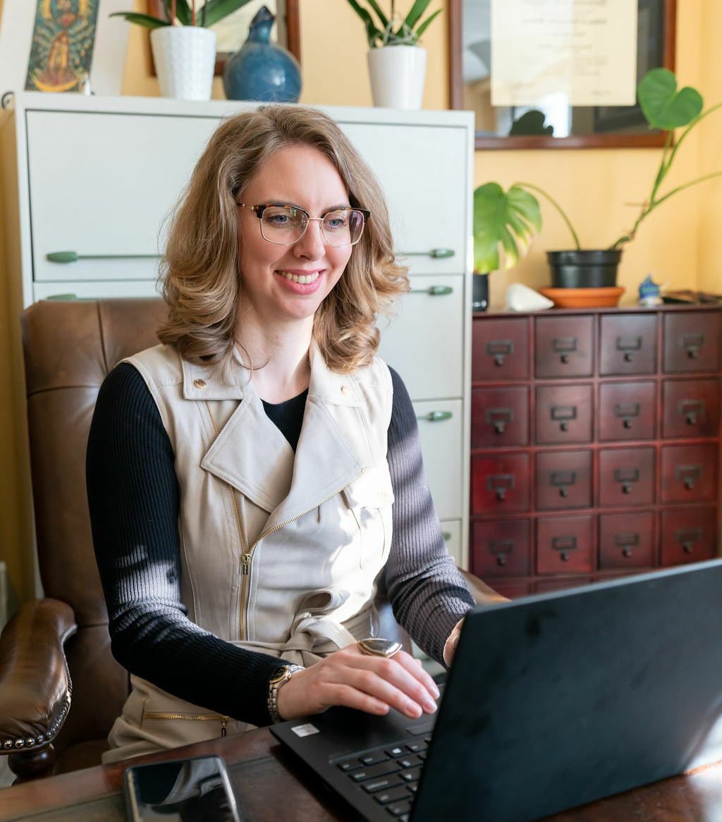 Mending Roots Naturopathy, Suzanne Woomer