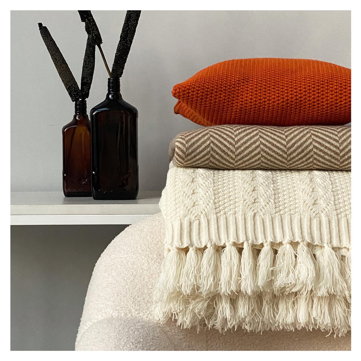 Мягкие вязаные пледы и наволочки для подушек || Northern Factory