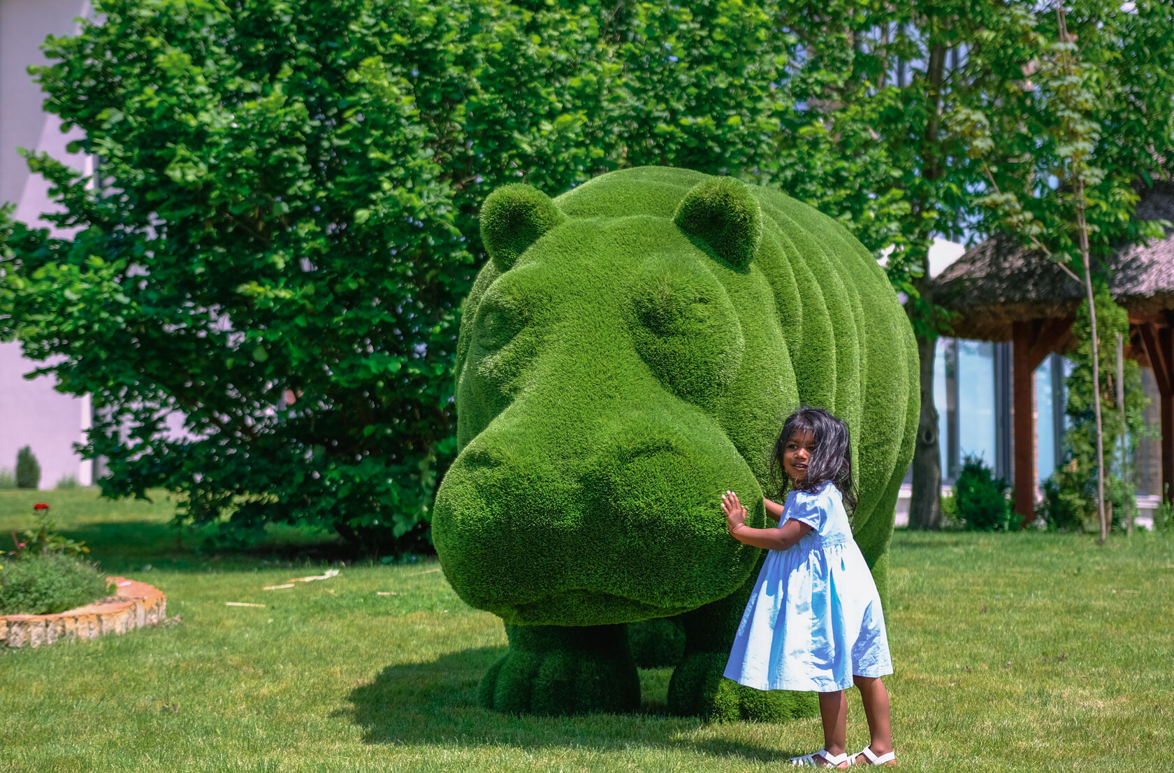 Outdoor topiary figures / EN