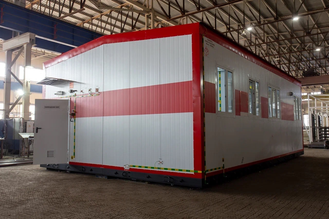 Gas well tracking system during surfactant delivery