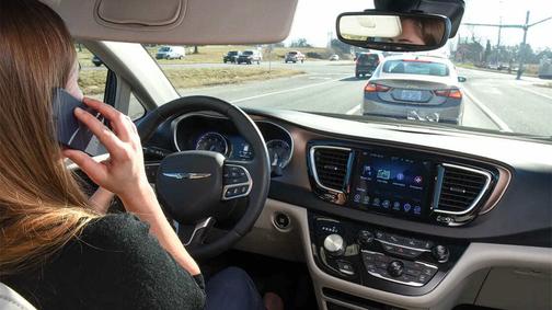Distracted driving in the United States | HUDWAY Blog