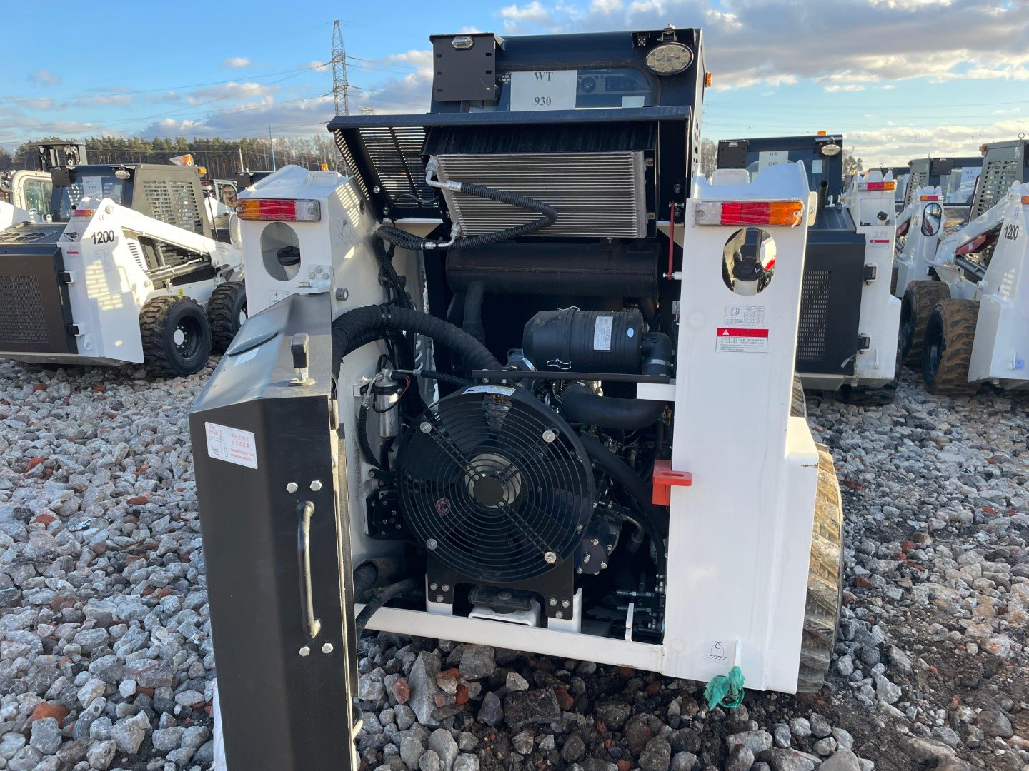 Продажа мультифункциональных погрузчиков с бортовым поворотом WECAN