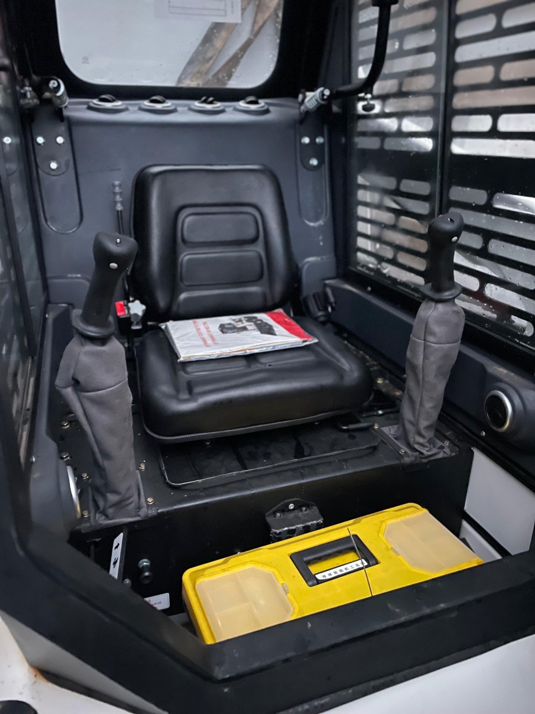 Продажа мультифункциональных погрузчиков с бортовым поворотом WECAN