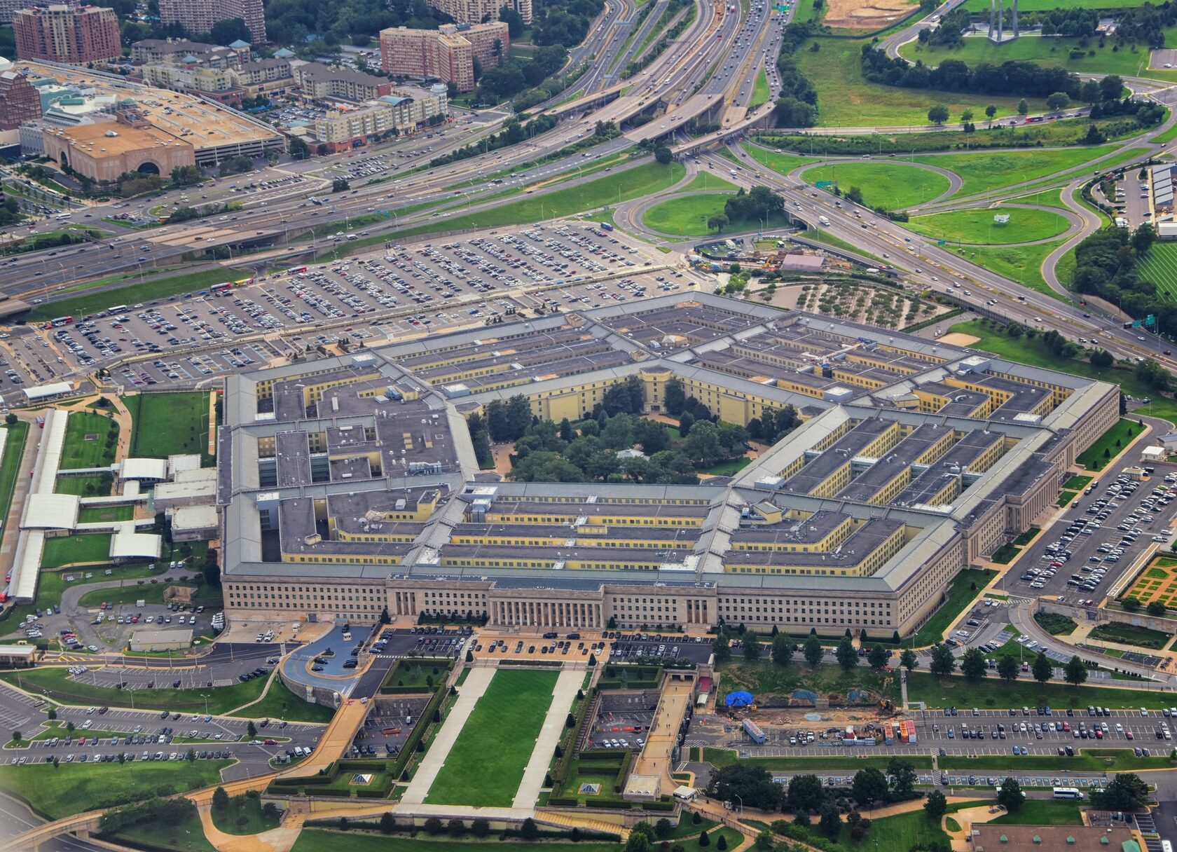 The Pentagon: Iconic Headquarters of the United States Department of ...