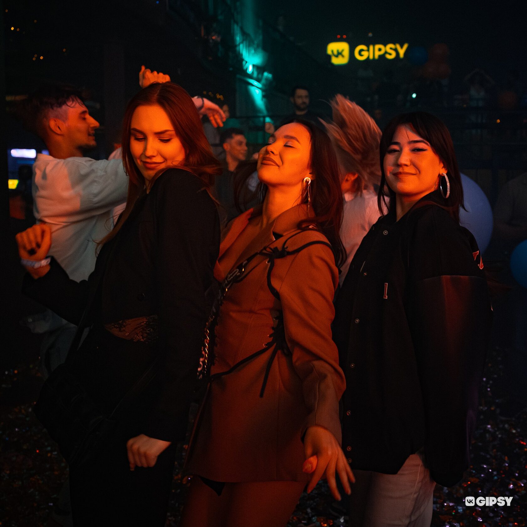 Фотоотчёт концерта LOS POLLOS в бар клубе VK Gipsy. 17.05.2024