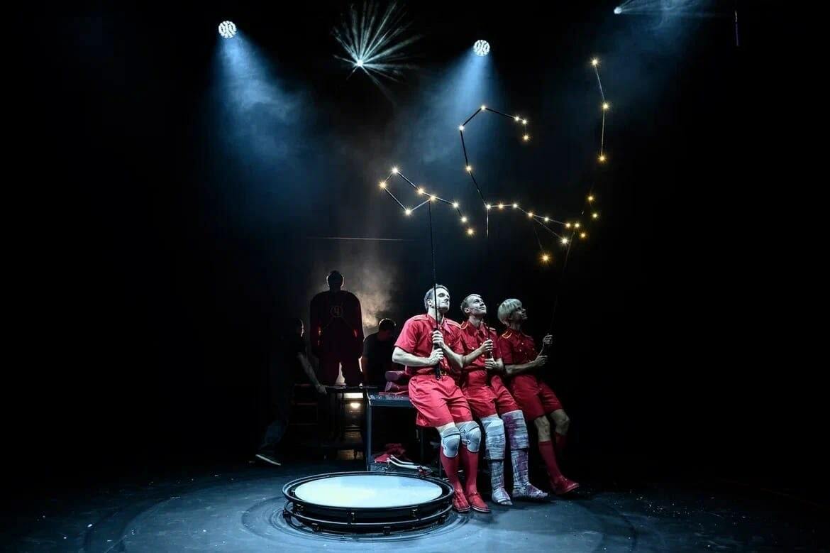 Спектакль «Омон Ра» МХТ им. Чехова. Купить билеты на спектакль «Омон Ра ...