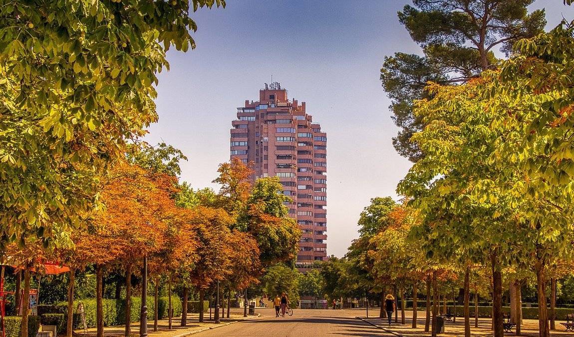 Madrid In October [2024]: weather, things to do, travel tips