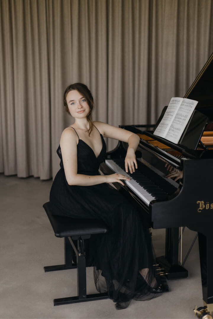 Daria Vasileva | Classical Pianist