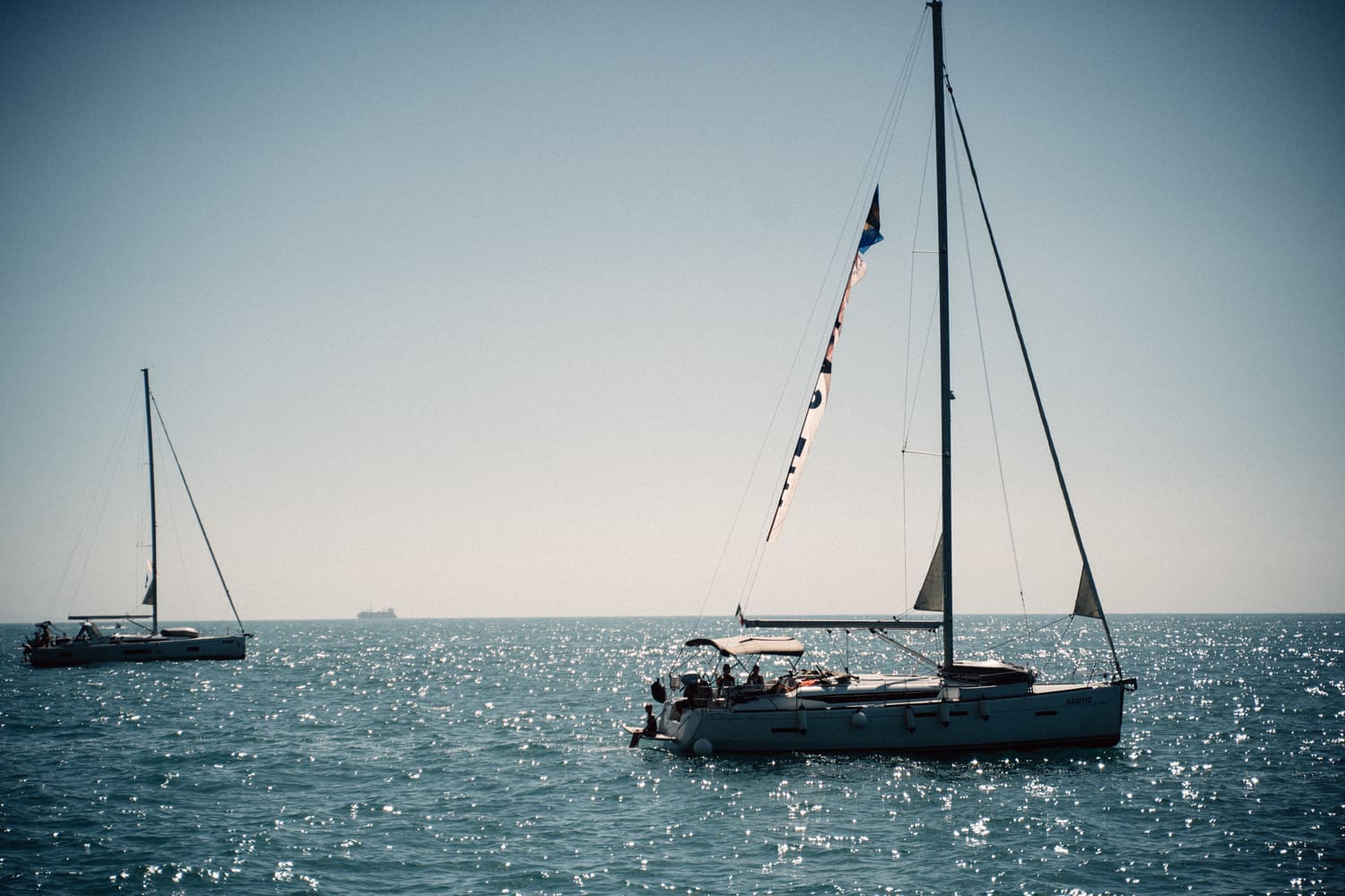 Maximum speed of a sailing yacht. Speed records in sailing.