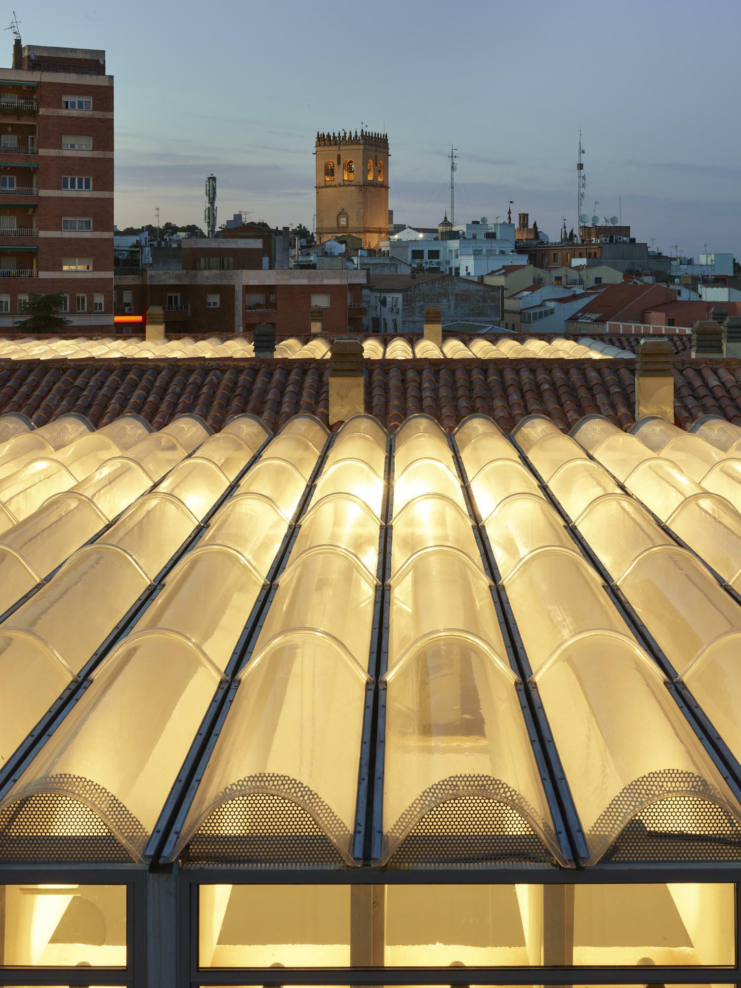 Innovative Use of Transparent Tiles in Architecture